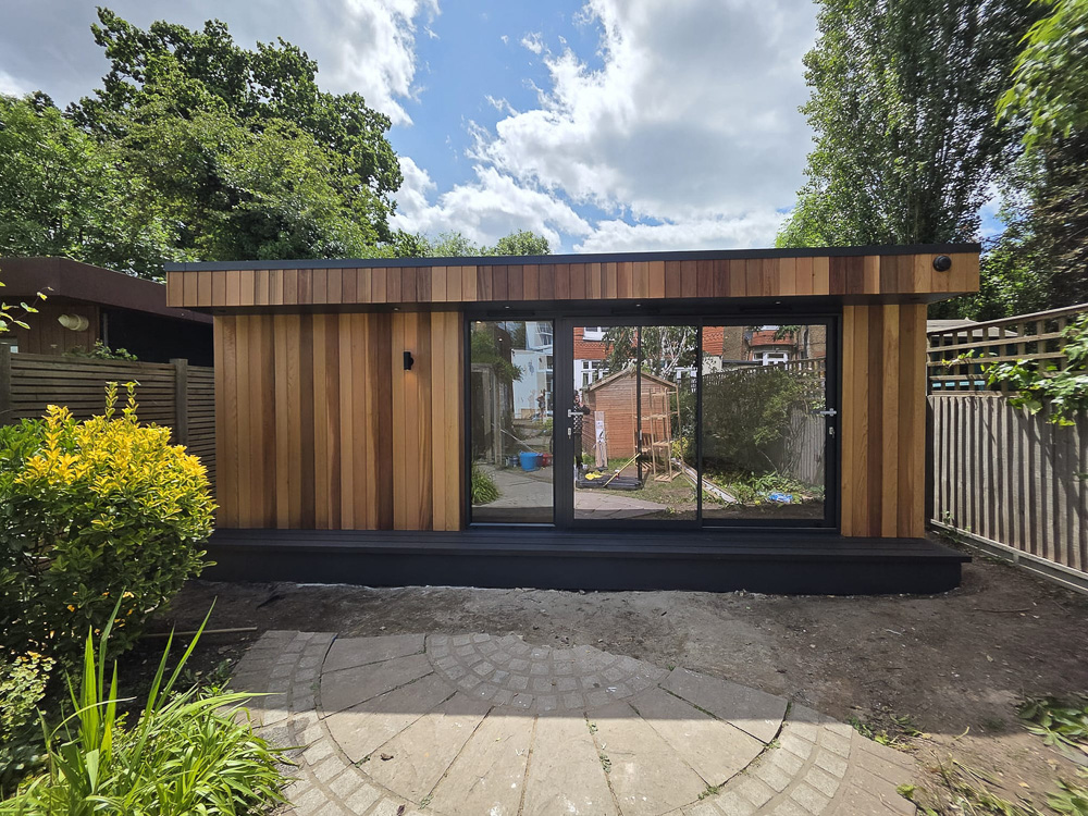 Large Garden Family Room with Sauna & Store - The Garden Room & Annexe ...